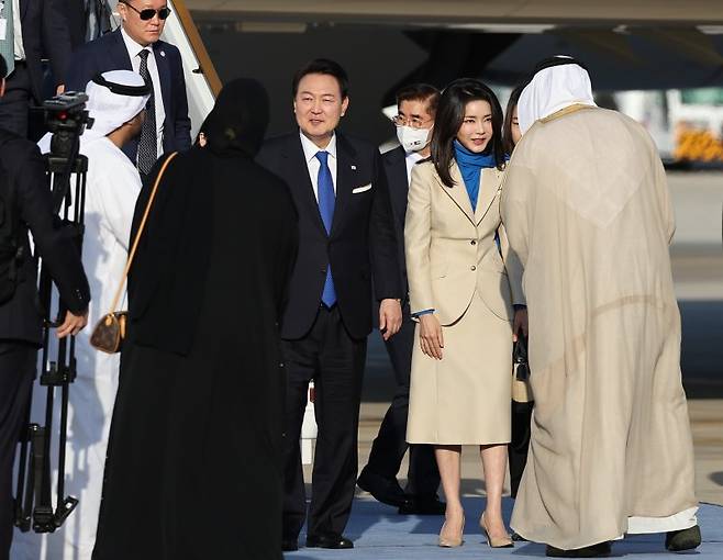 국빈 방문 尹대통령 Uae 전투기 호위 속에 아부다비 도착