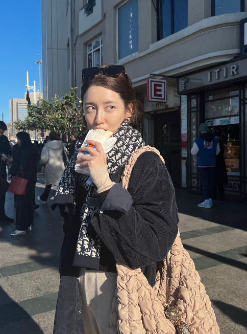 터키여행중 찍힌 사진 너무 예뻐 난리난 청순 여배우 박지현여행룩 어썸클