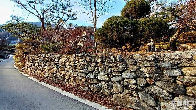 포토친구 돌담이 있는 풍경
