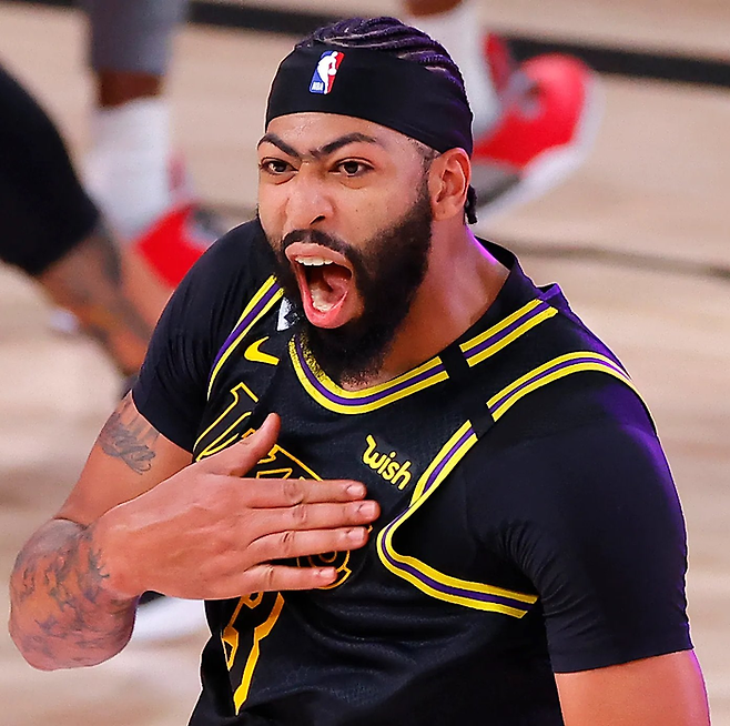 ‘데이비스 21p 12r 레이커스 하치무라 데뷔전 승리로 자축 Nba