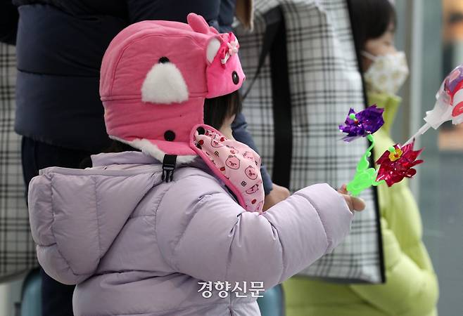 학교에서 마스크 벗어도 학원에서는 ‘착용···혼란 예상