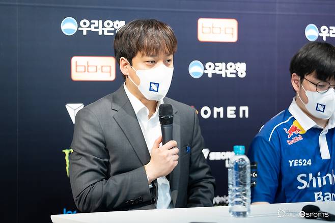 Lck 감독브리핑 첫 승 거둔 김목경 감독 늦기는 했지만 매우 기뻐