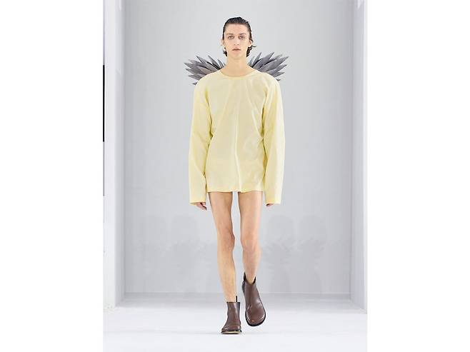 성별을 떠나 모두가 입는 아이템 새로운 젠더 플루이드 룩 노블레스