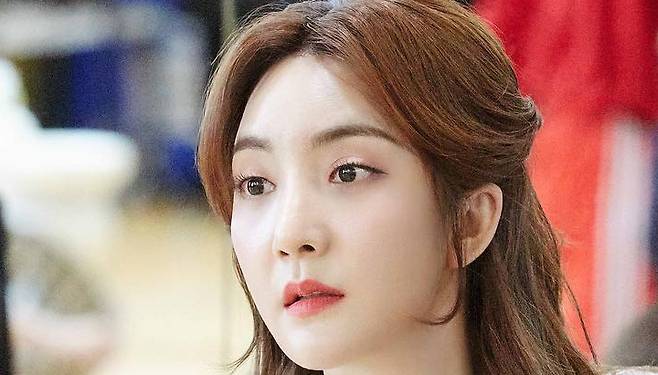 이수만이 한눈에 반해 계약하러 쫓아 다녔다는 여고생의 정체 뉴스에이드