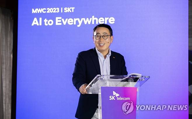 기자간담회 하는 유영상 SKT 사장