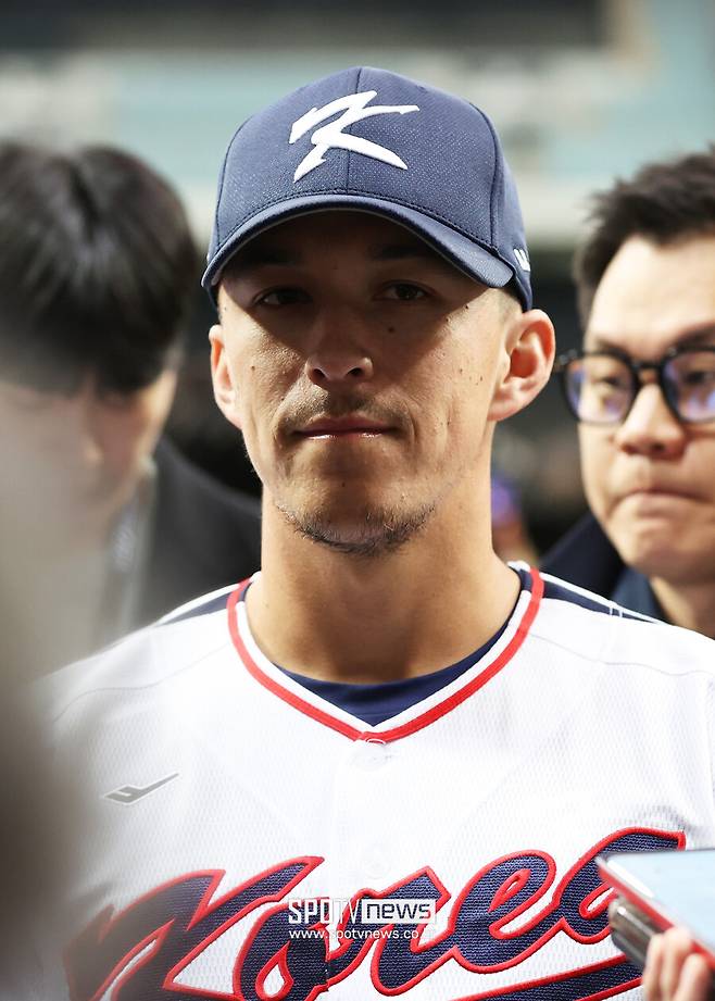 에드먼 Korea 입고 태어났네유니폼 가족한테 꼭 보여줄래요