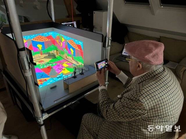 데이비드 호크니 마저 ‘몰입형 전시 뛰어들다 영감 한 스푼