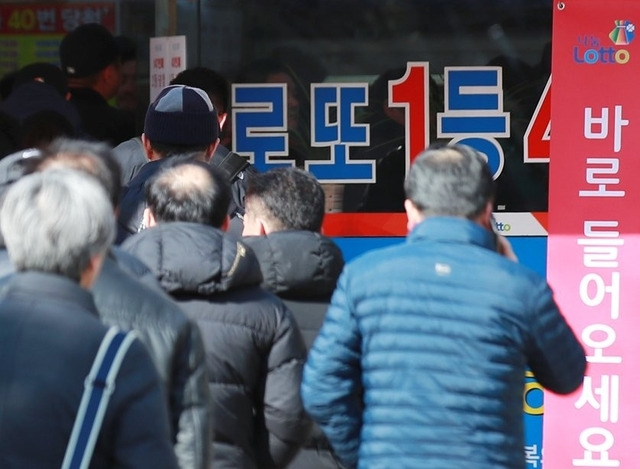 경기 불황에 믿을 건 로또뿐”⋯저소득층 복권 지출 27 ↑