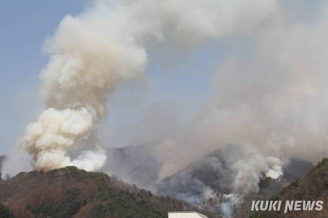 화천 산불 대응1단계 발령 헬기 17대 투입