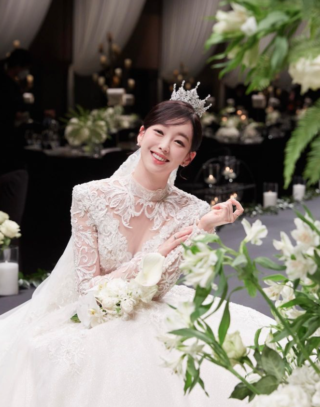 서울대 의대출신 훈남과 깜짝결혼♥︎미모의 기상캐스터본식 사진 공개여신 미모 어썸클