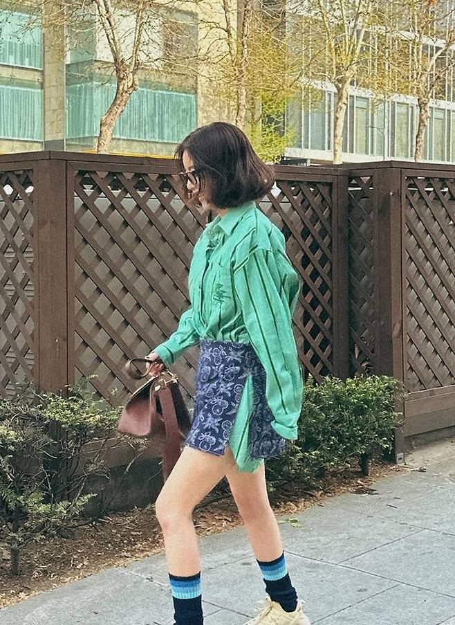 기은세 헉~ 장난 아닌 옆트임 옆트임 가린 오버핏 셔츠 나들이룩 패션엔