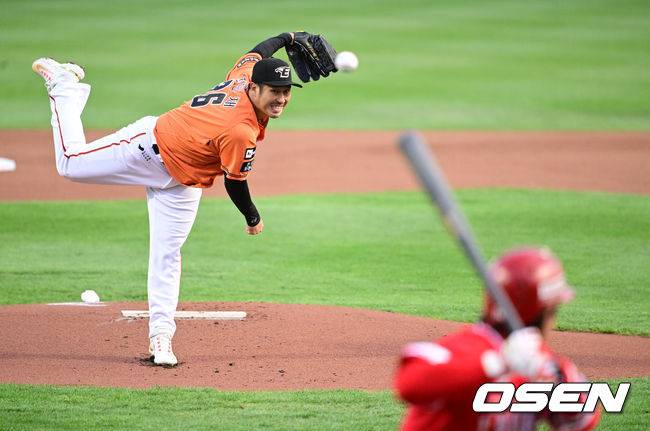 160km 다음날 138km…강속구 군단 속 '느림의 미학' 예비 FA 장민재 가치 빛난다