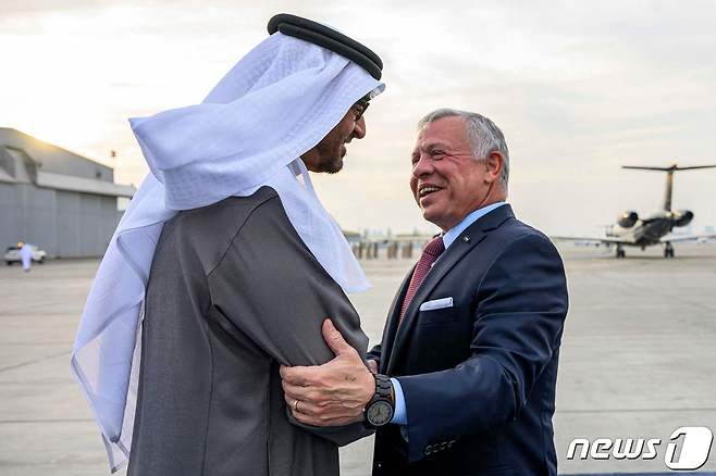 압둘라 2세 요르단 국왕 영접하는 Uae 대통령