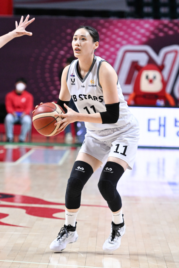 [오피셜] KB, 'FA 최대어' 강이슬 지켰다…3년 더 동행