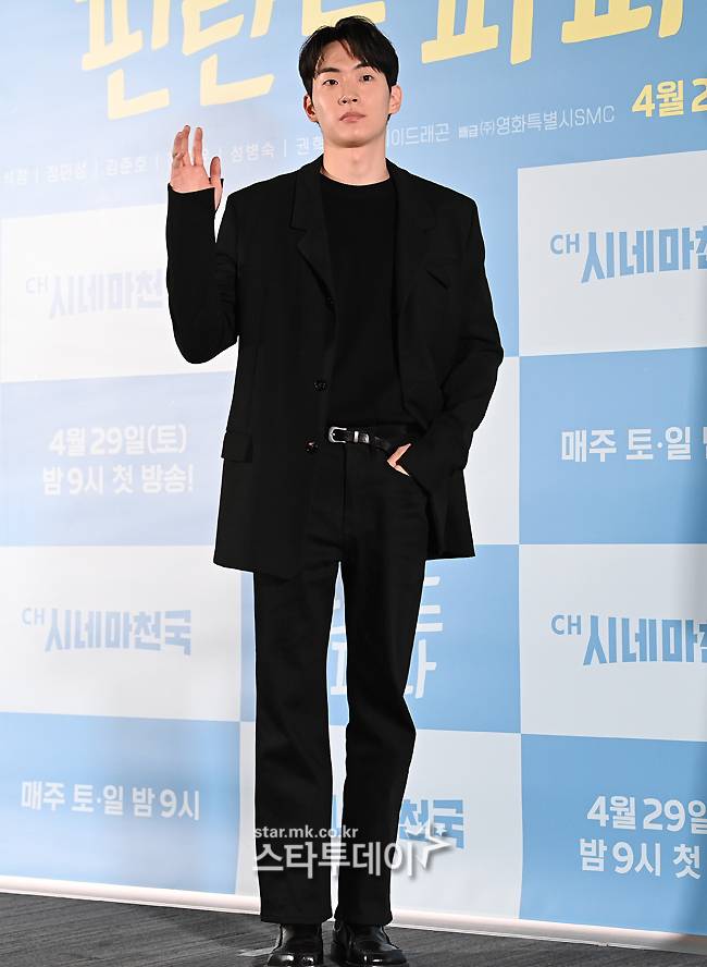 포토 김준호 떨리는 손인사