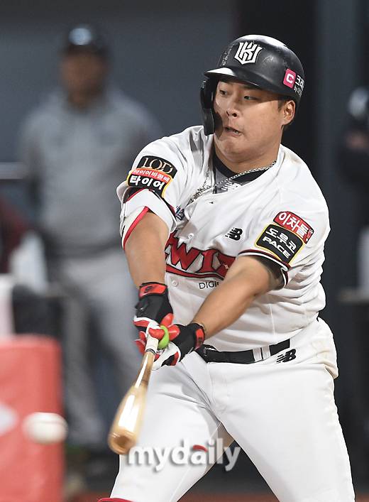 Kbo 타격천재들 180도 뒤바뀐 처지강백호 펄펄 Vs 이정후 쩔쩔 ‘누가 알았나