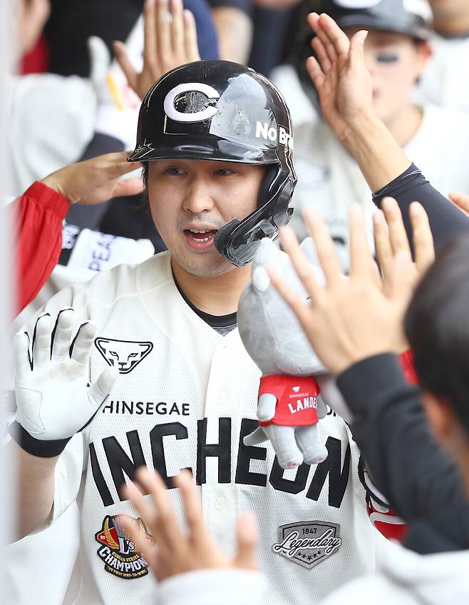 ‘스윙궤도 수정→홈런포 가동‘ 최정 만족스러운 스윙 찾았다” Spo 인천