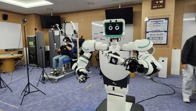 사람이 원격조종하는 아바타 로봇, 세계 6위 성능···UNIST, R&D 박차