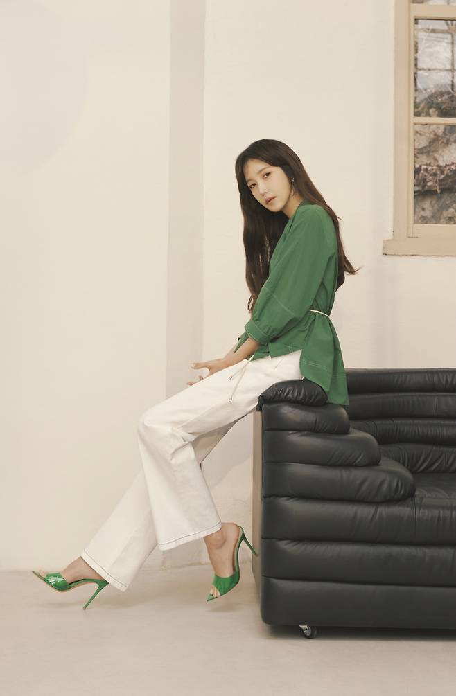 이지아 미리보는 여름 ‘여성스러운 패션 화보