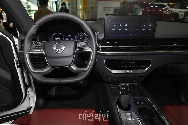 전자식 변속레버 탑재한 렉스턴 뉴 아레나