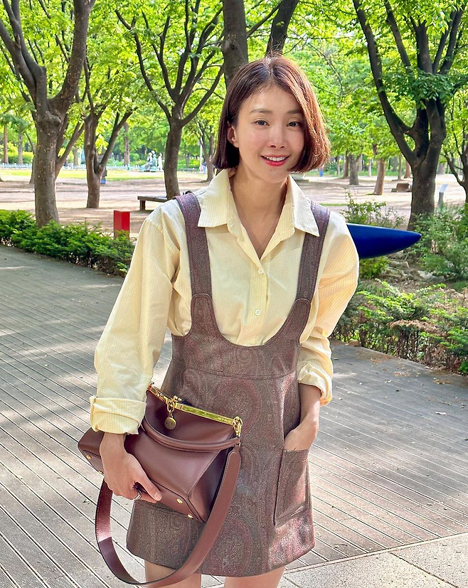 이시영 역시 연예계 스타일 퀸 페이즐리 뷔스티에 원피스룩 패션엔