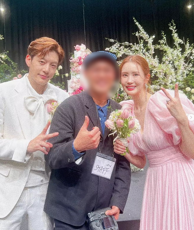 8년열애끝에 6일 깜짝결혼♥한 여배우2부 드레스가 더 놀랍다만화속 공주님같은 드레스룩 어썸클