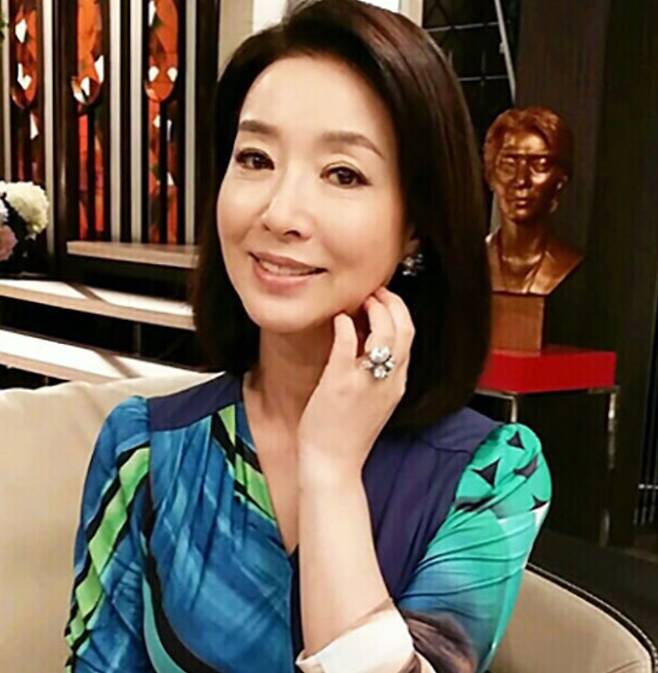 60대 중반인데 외모만 보면 나이 절대 이해 못 한다는 여배우 키노라이츠