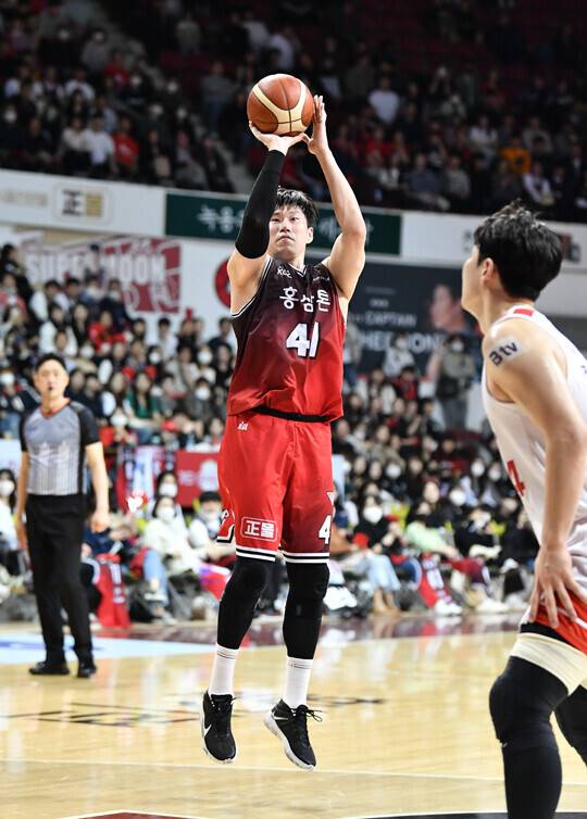 오세근과 4번의 우승 함께 한 KGC, “양희종처럼 다음 단계를 생각하고 있다”