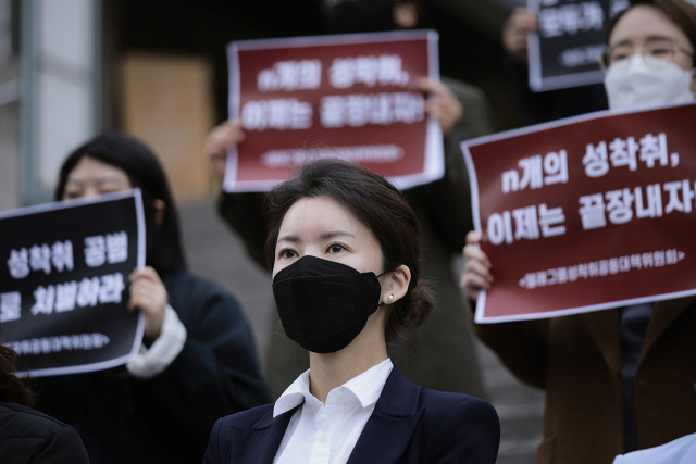성행위 촬영물이 엔터로 신동엽 뒤로 감춰진 성착취