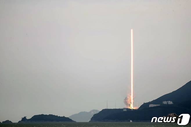 누리호 타고 우주 간 K 위성 8기韓이상기후 관측하고 우주방사능 측정
