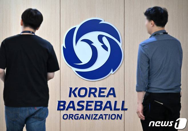 KBO, 'WBC 음주 파문' 김광현·이용찬·정철원에 솜방망이 징계(종합)