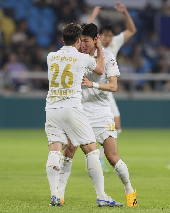 현장 리액션 Ki패스→환상 감차골 황의조 성용이 형 패스가 좋았어요