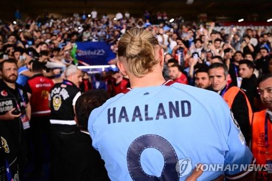 메시 · 호날두 없는 유럽 축구 괴물 홀란의 시대 개막 트레블에 득점 2관왕까지
