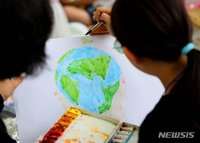 환경보전 위해 그림 그려요 롯데 어린이 환경 미술대회 뉴시스pic