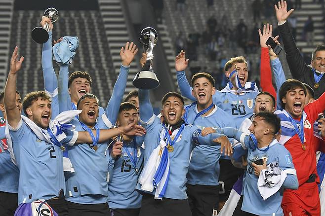 우루과이 한국 꺾은 이탈리아 잡고 U 20 월드컵 첫 우승