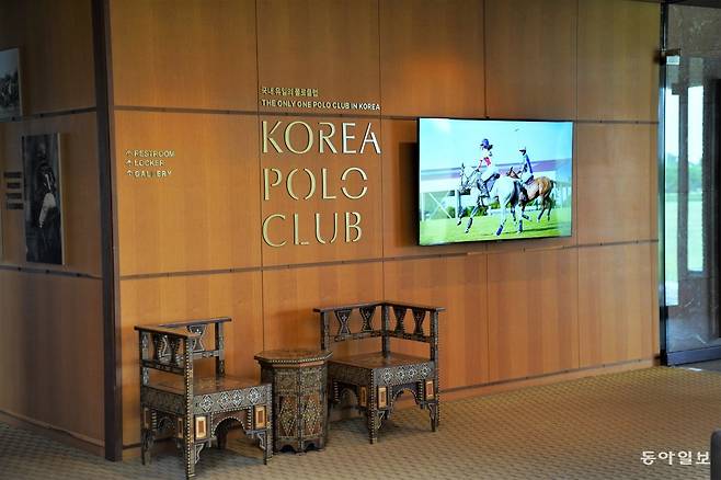 서양 귀족 스포츠 폴로 경기를 제주에서 폴로와 만난 현대미술 전승훈의 아트로드
