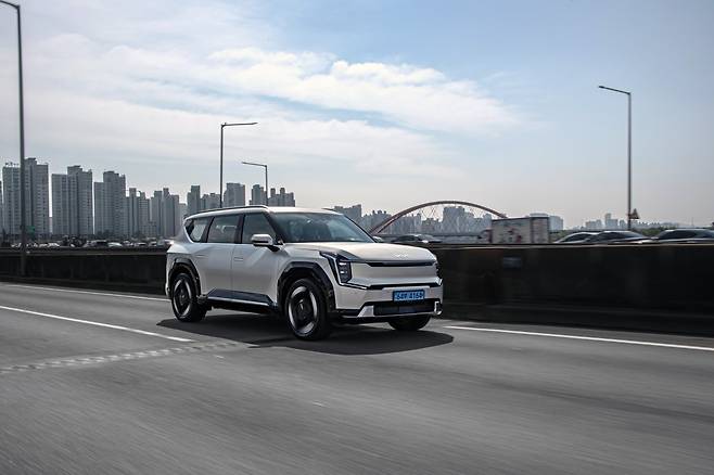 “이것은 기아의 역사를 바꿀 역작”…대형 전기 SUV EV9