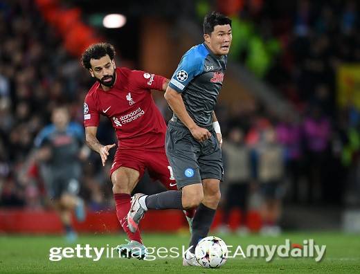 "살라 압도한 KIM, 왜 EPL 안 가나?"…뮌헨행에 '의문' 제기한 英 전문가