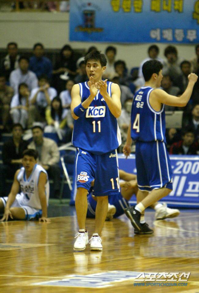 [이슈인터뷰] 16년 만의 귀환. 이상민 KCC 코치 "감독에서 코치? 전혀 개의치 않는다"