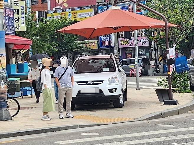횡단보도 앞 그늘막 ‘얌체 주차 앞으론 1분만 세워도 과태료