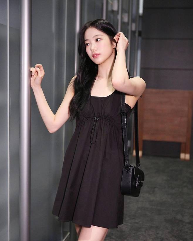 짧게 더 짧게 한소희 카즈하 조이 등이 꽂힌 올 여름 미니 스타일 10 패션엔