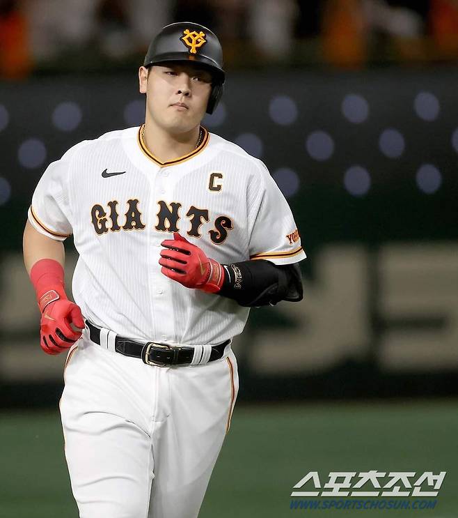 헛스윙 삼진삼진삼진 후 131m 홈런 요미우리 4번 오카모토 시즌 32호 괴물 무라카미와 10개차 1위 질주