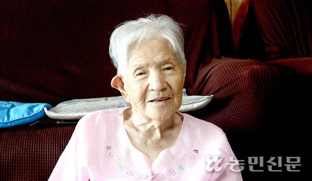농협의 노래 들어볼텨” ‘100세 할머니의 애창곡