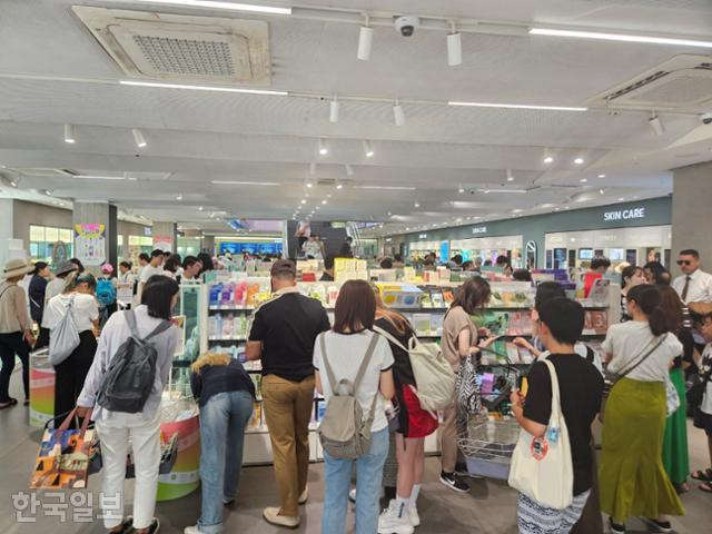중국인 매니저 급구 잼버리에 유커까지 활기 찾는 명동 상권