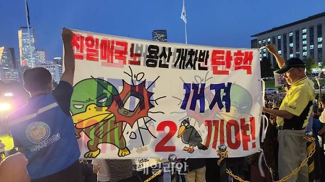 민주당 탄핵 간접적·우회적 군불촛불문화제로 명분 쌓기