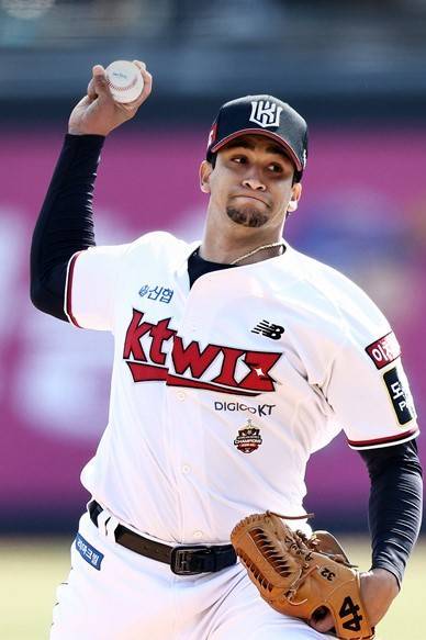 압도적 피칭 KT 쿠에바스, 8월 MVP 선정