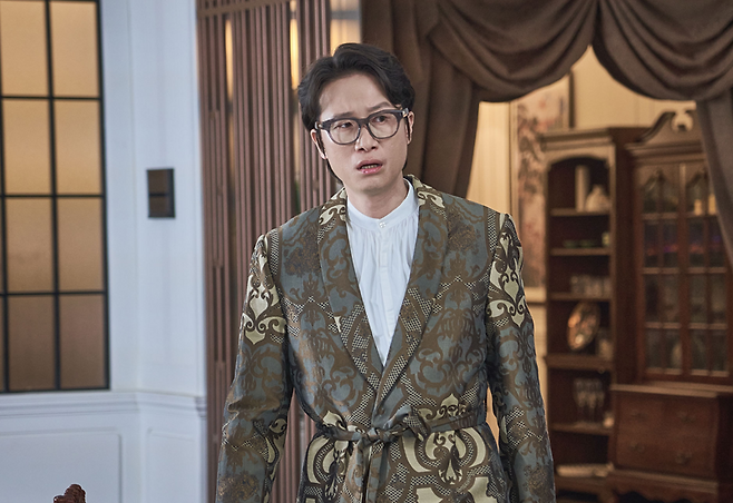 모니카 벨루치 뺨치는 미모의 50대 사기꾼 여성 삶은영화
