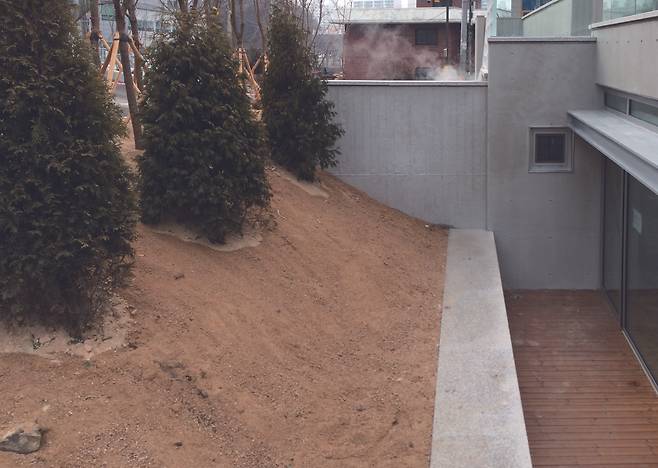 압도하는 아름다움 경사지 정원 전원주택라이프