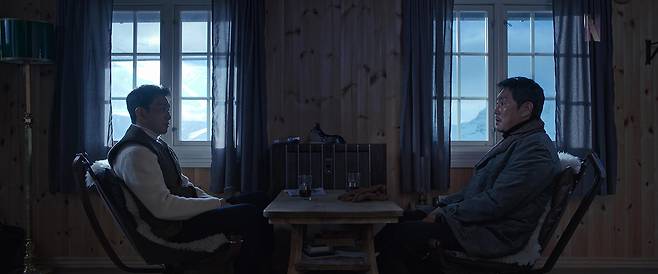 넷플릭스가 극진히 모셔와 역대급 변신시킨 韓대표 여배우 필더무비