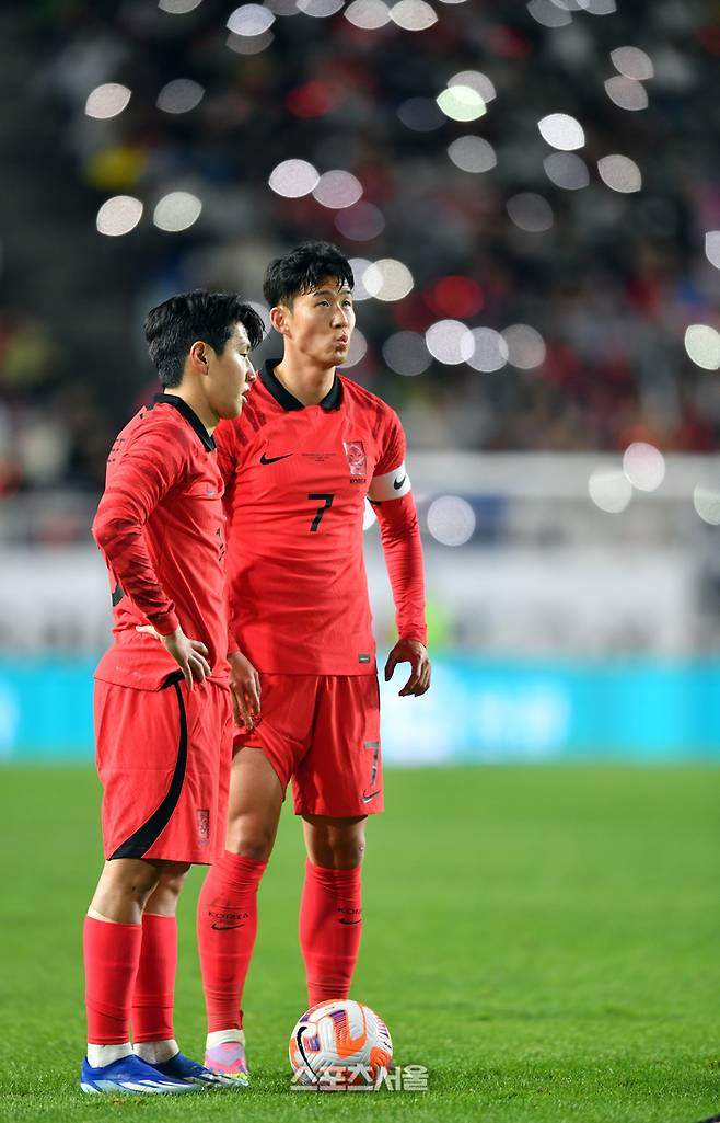 포토 ‘흥민이 형 내가 차면 안될까 ‘음생각 좀 해보고